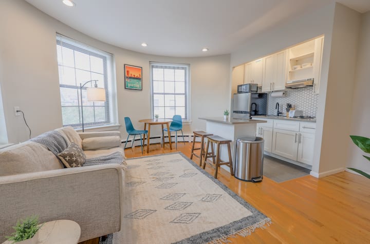 Light-filled Studio | Back Bay - Boston, MA