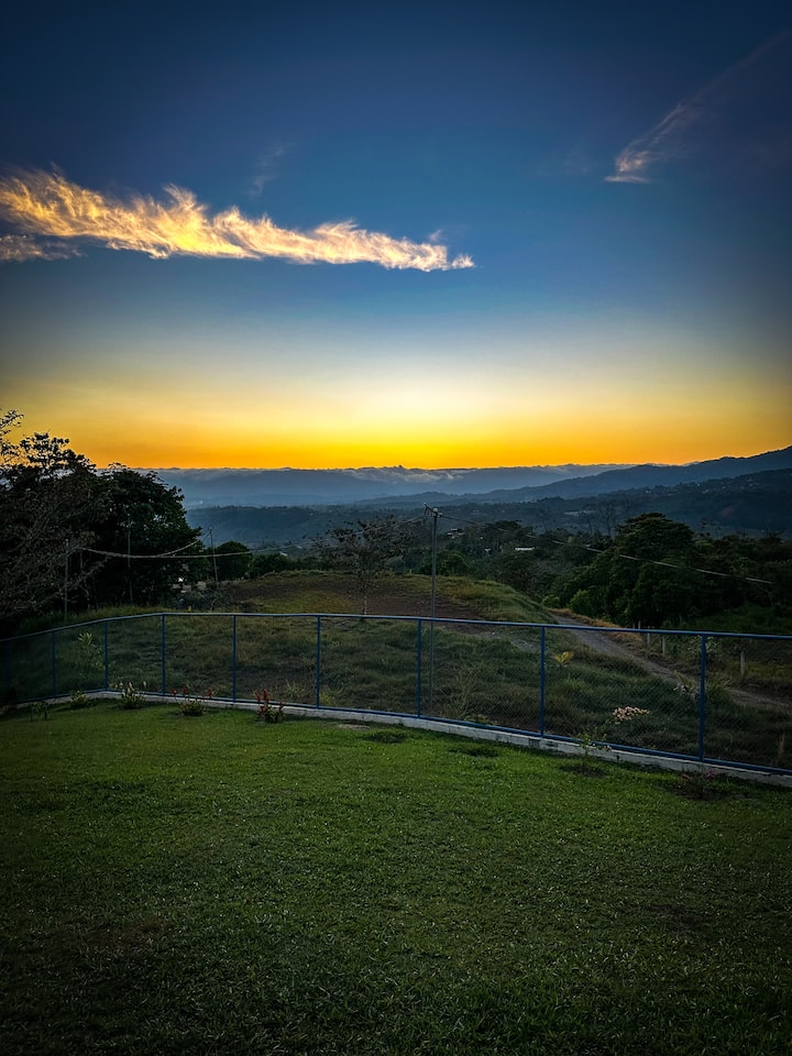 Villa Atardecer + Ambiente Romántico En La Montaña - Costa Rica