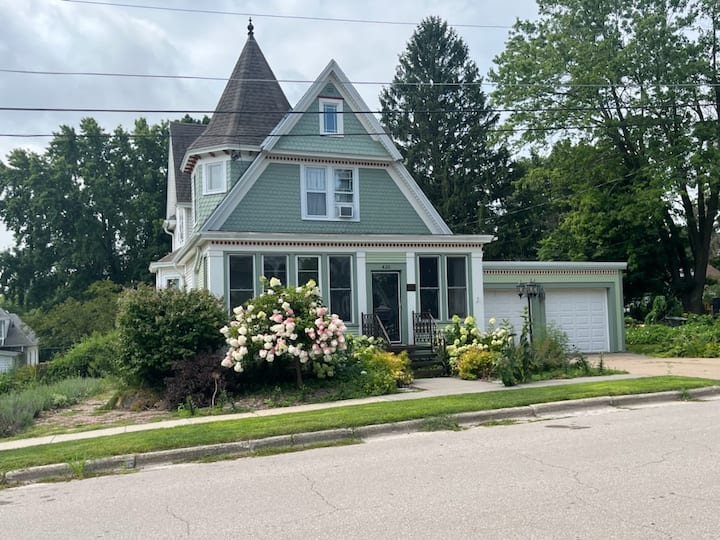 Historic James House - Belmont, WI
