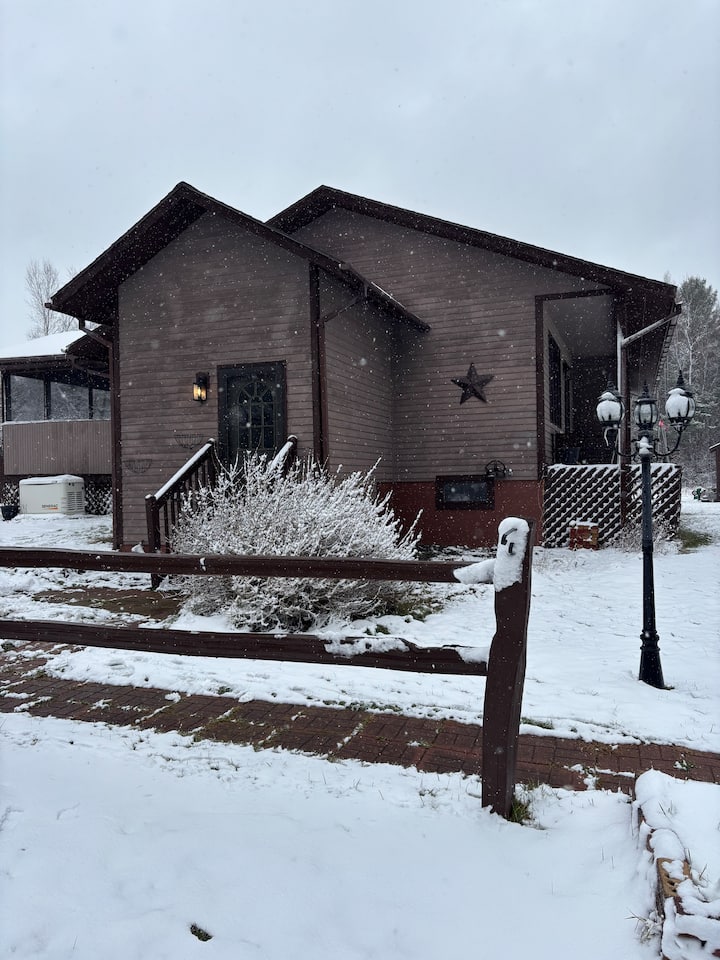 Cozy Adirondack Basecamp - Tupper Lake, NY