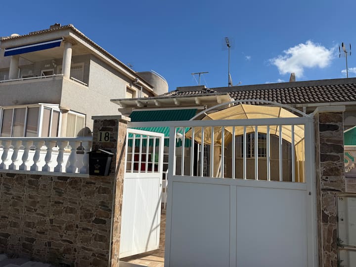 Casa Acogedora Con Patio Y Balcón En San Luis - Guardamar del Segura