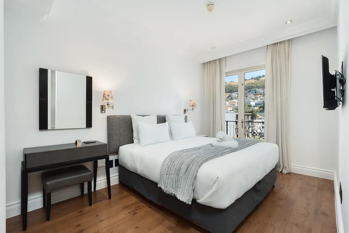 Opulent Green Point Getaway - Cape Town