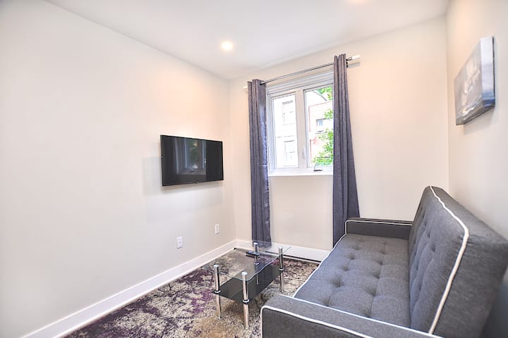 * 2-bdr In The Heart Of Plateau Mont-royal | 8a - Montréal, QC