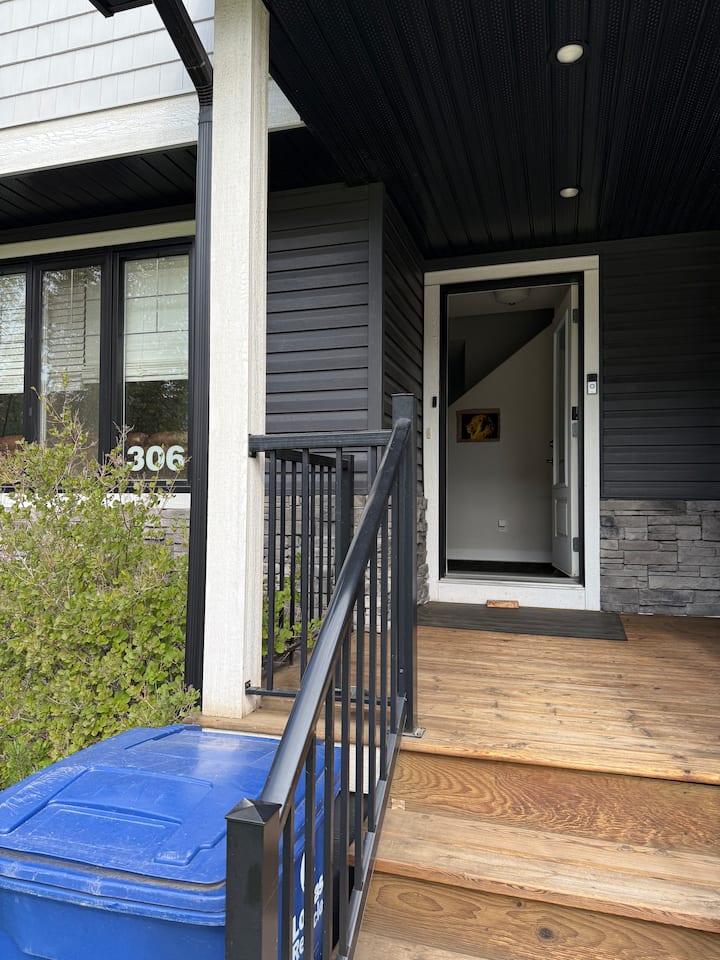 Quiet Room(3) | Walk To Dining & Groceries - Saskatoon