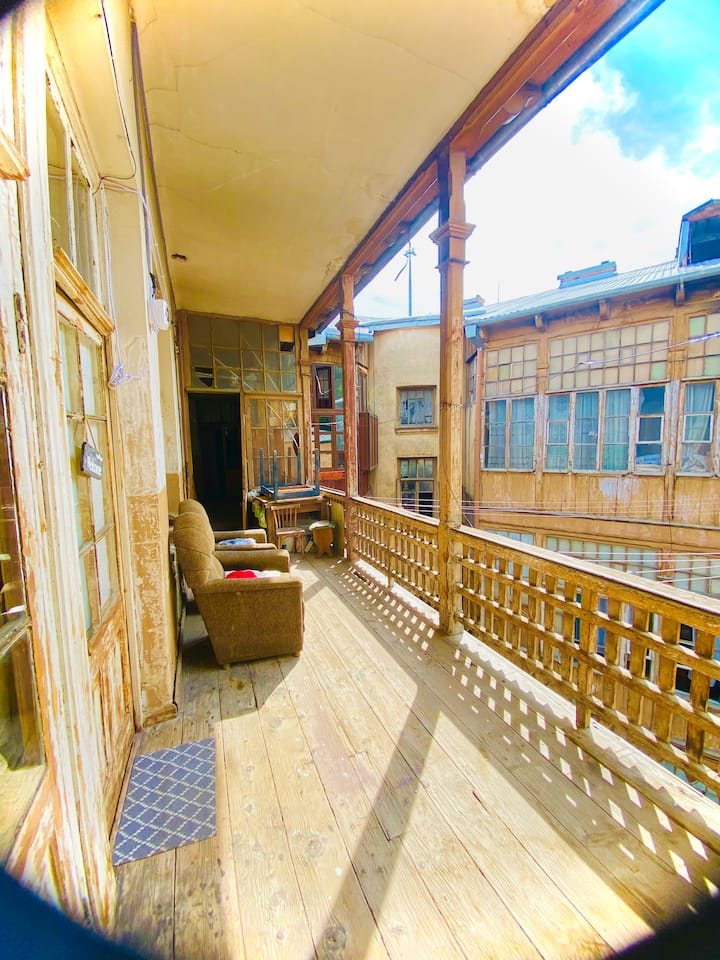 Old Tbilisi Sololaki - トビリシ