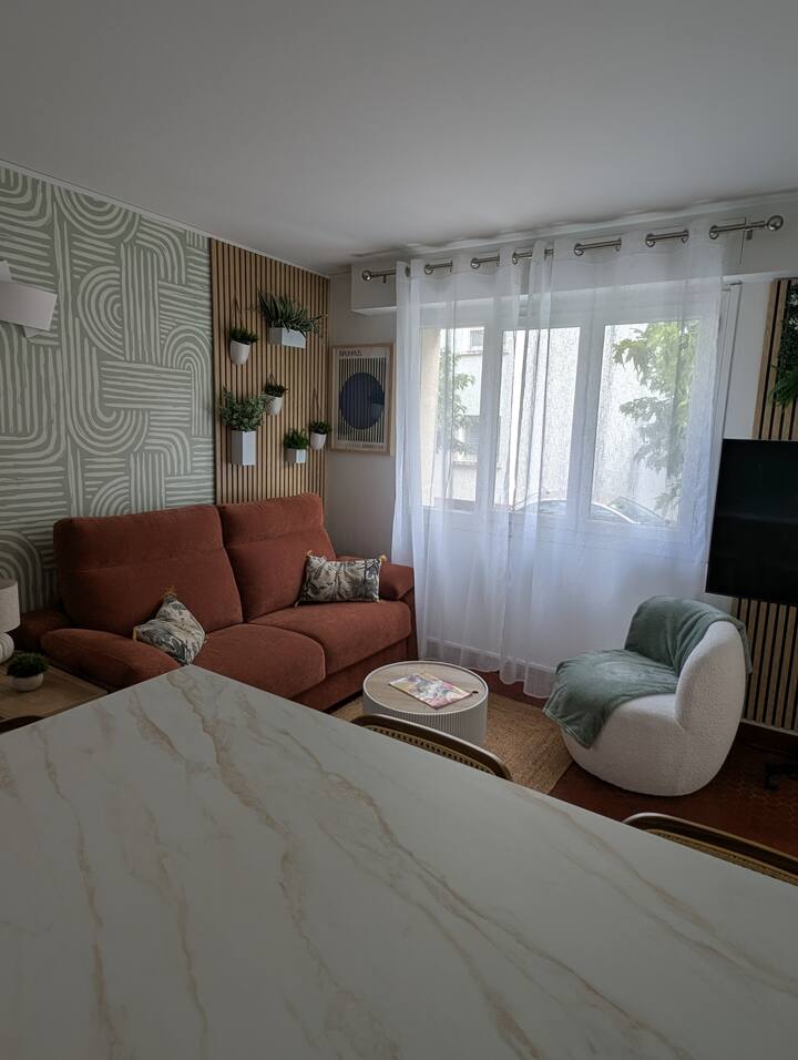 Bel Appartement Proche Mer Avec Parking - Royan
