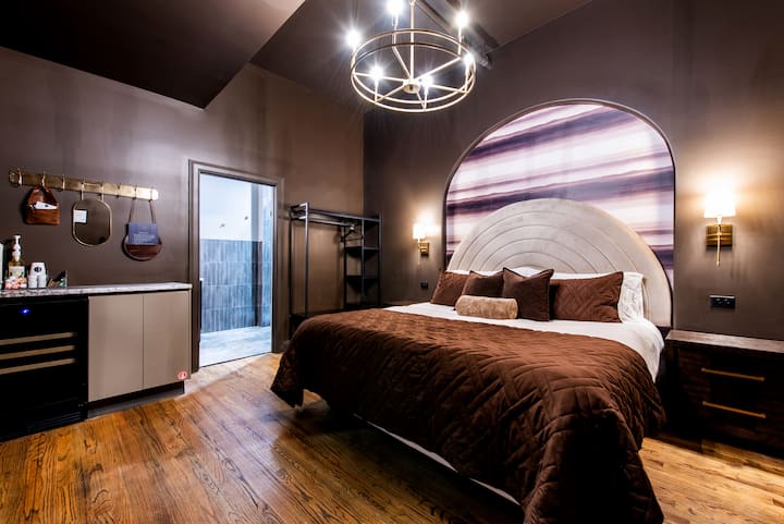 Hollyhock Suite 512: 1 Bed/1 Bath - Louisville, KY