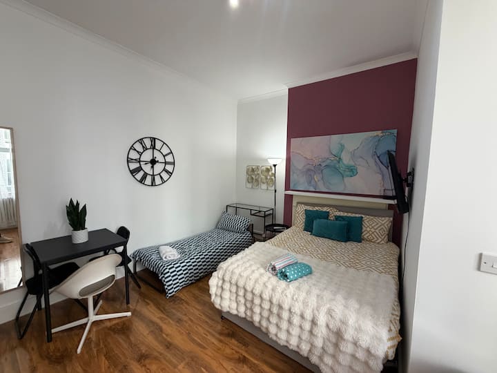 Studio In Zone 1 3.26 - 