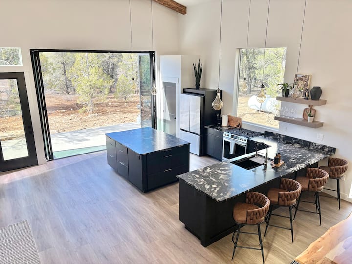 Your Zion Stargazing Retreat~3br/3ba Cabin+firepit - Utah