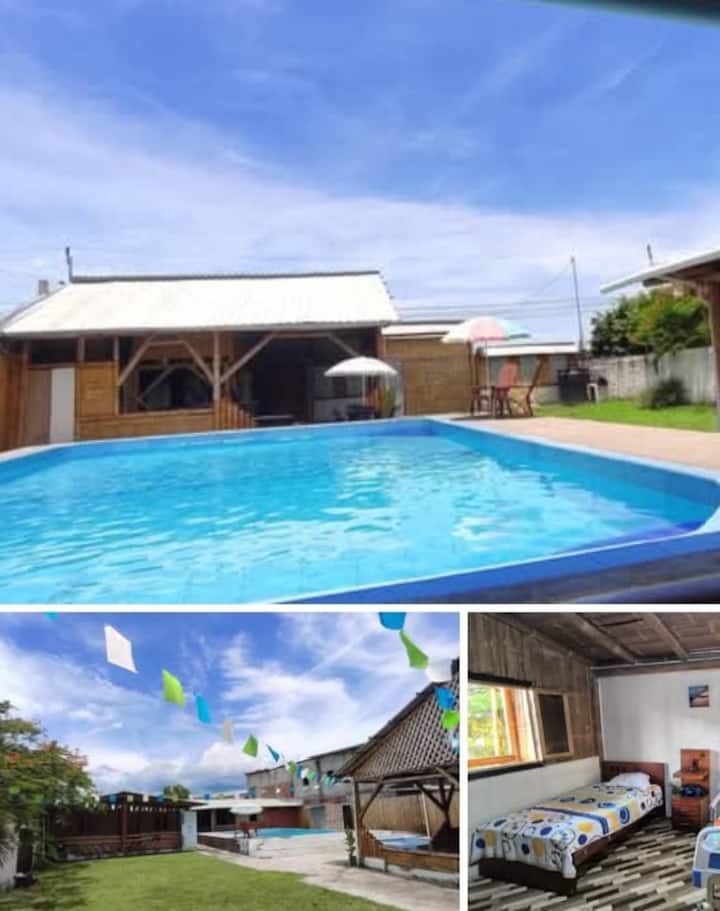 Cabañas Independientes Cerca Al Mar.
Parqueaderos. - Pedernales