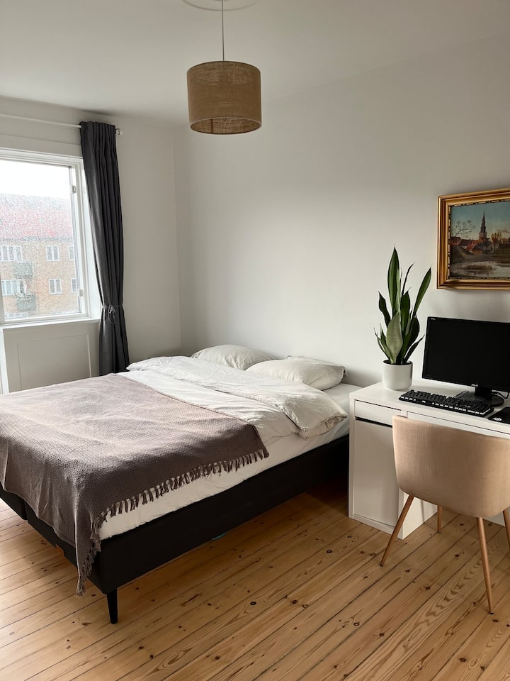 Hyggelig 2-værelses Lejlighed Med Godt Lysindfald - Copenhagen