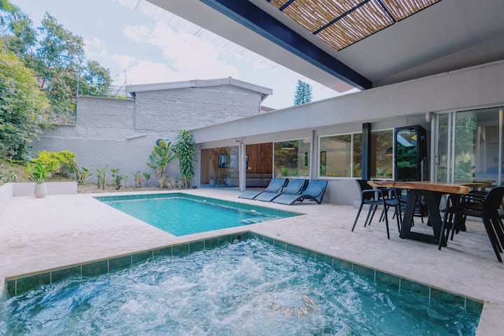 Palma Retreat 6br With Pool & Jacuzzi  El Poblado - Medellín