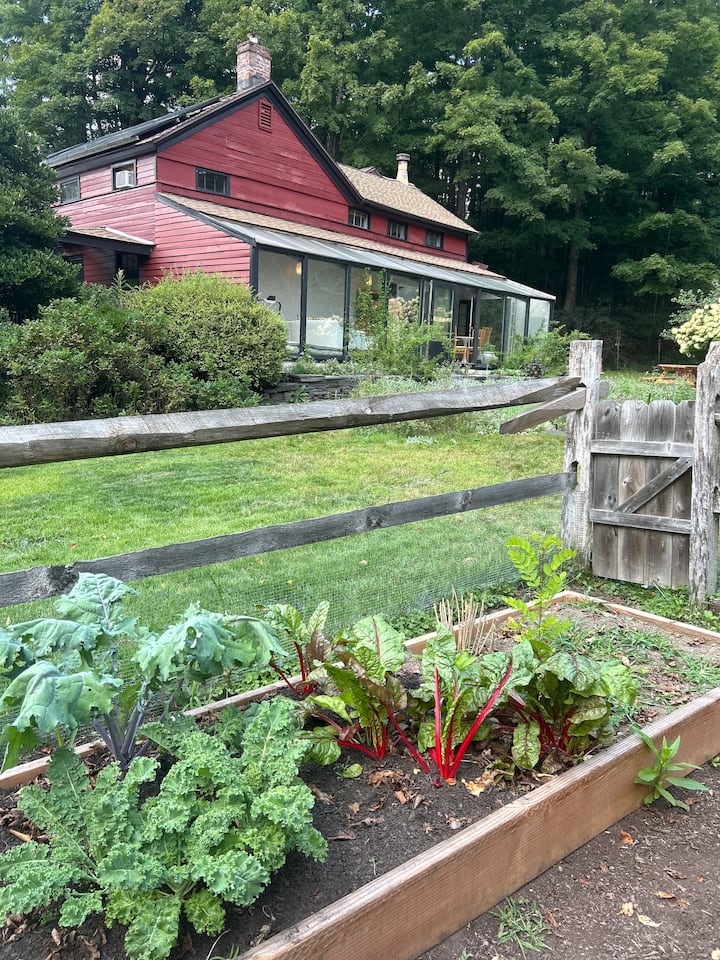 Historic Woodstock Farmhouse With Pool - Woodstock, NY