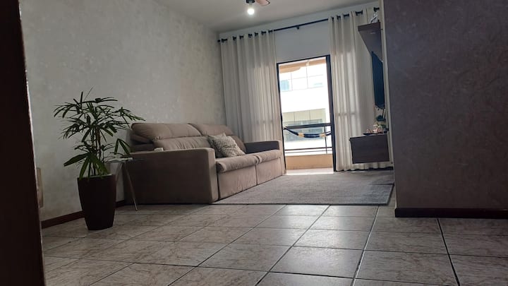 2 Dormitórios A 200 M Da Praia - Meia Praia - Itapema