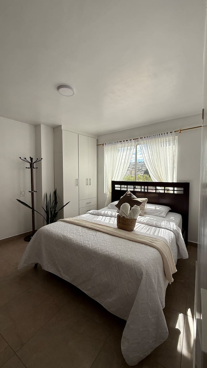 Cómoda Suite En La Segunda Planta -Sector El Valle - Loja