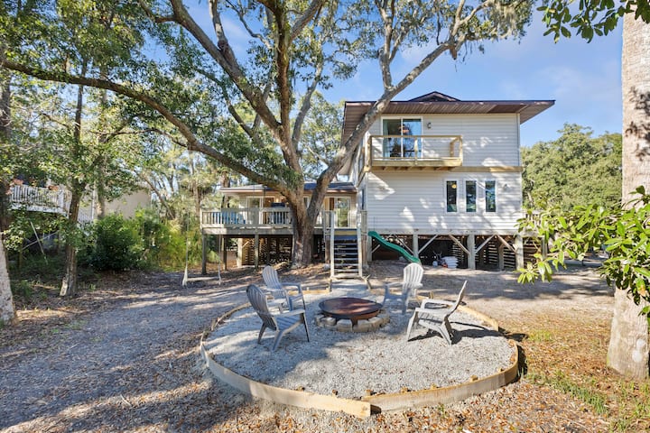 The Ugly Dolphin: A Polished Beach Home For 12 - Edisto Beach, SC