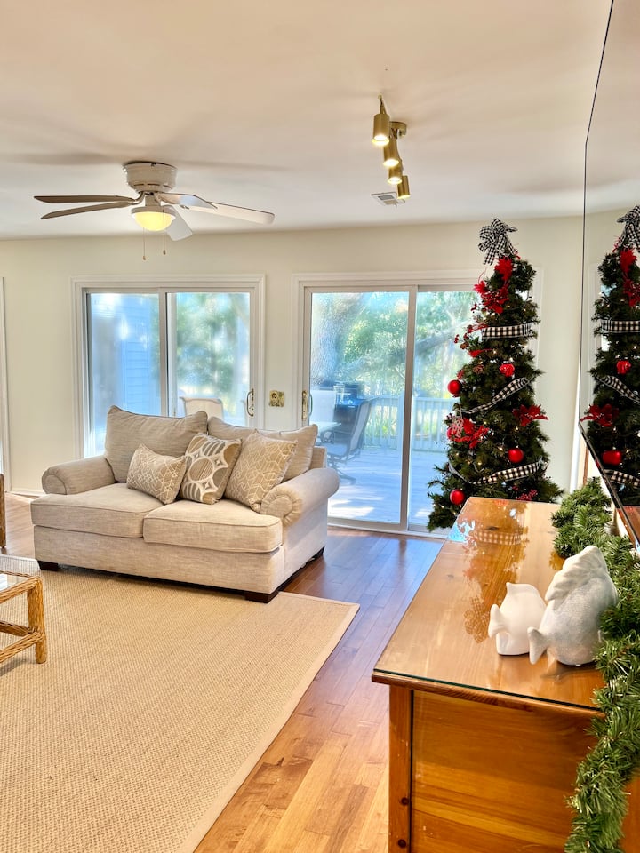 The Ugly Dolphin: A Polished Beach Home For 12 - Edisto Beach, SC