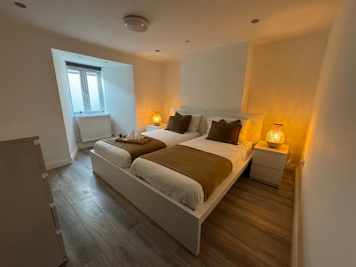Last Minute Discount 20% Off | Sleeps 4 - Wellingborough