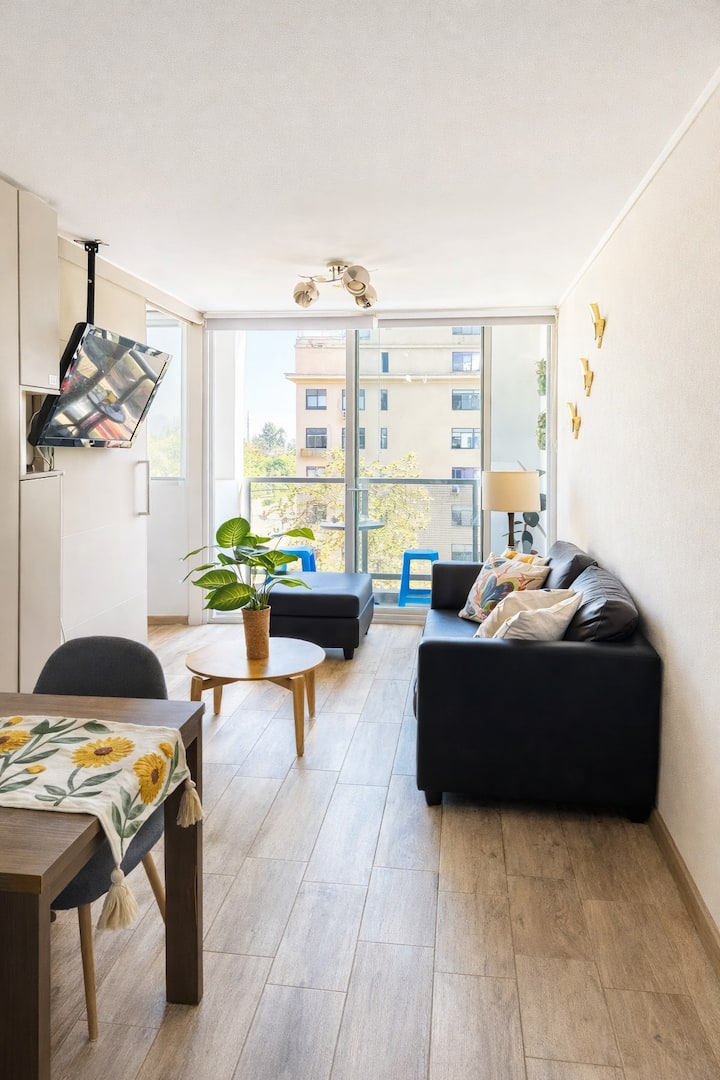 Modern 1br Apartment With Balcony | Steps Fr Metro - Santiago