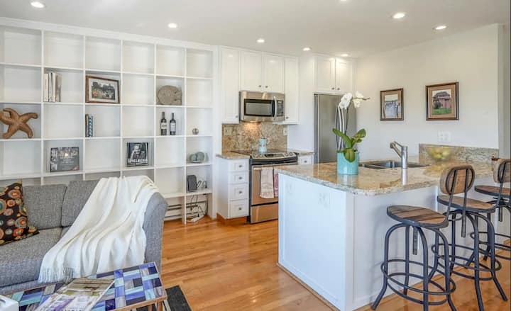 One Bedroom At Del Monte Beach! - Monterey, CA