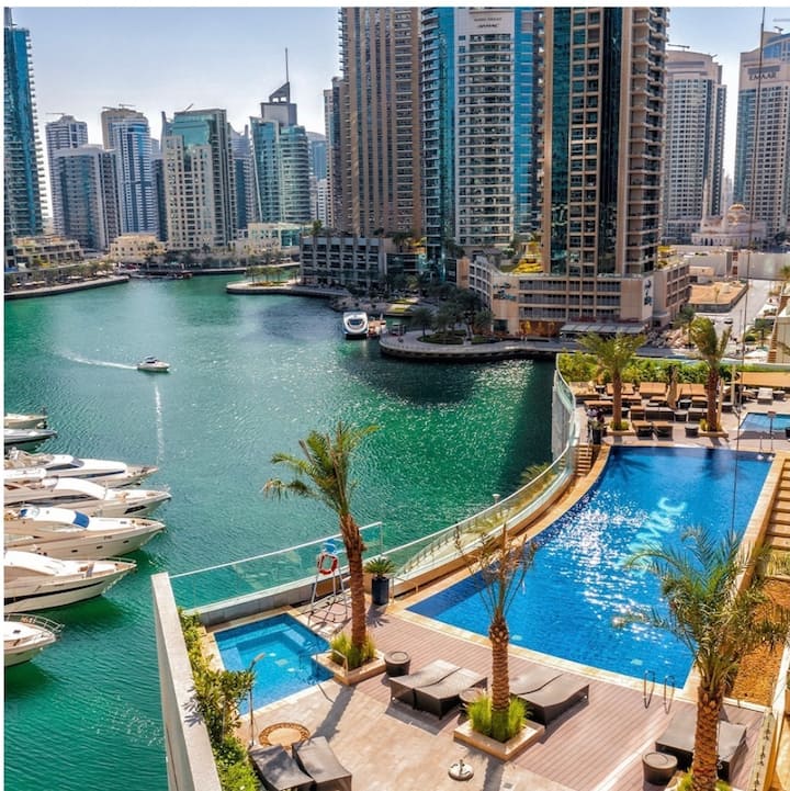 Lavish Marina Gem: Dubai Eye Views - Infinity Pool - Dubái