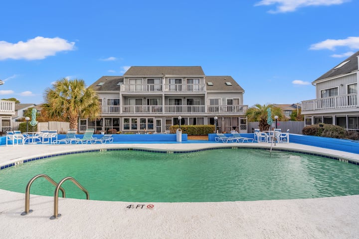 Cozy 2br Retreat • Sleeps 7 + Pool Access - Little River, SC