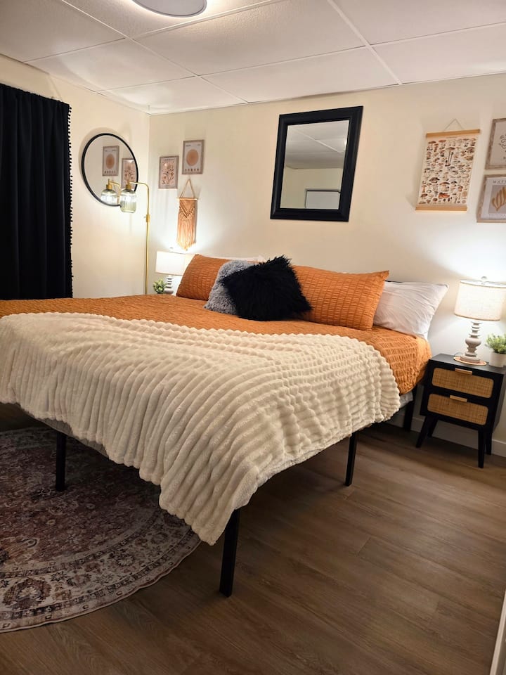 No Clean Fee•charming Home•1k+2q•yard+bbq - Innisfail, AB, Canada