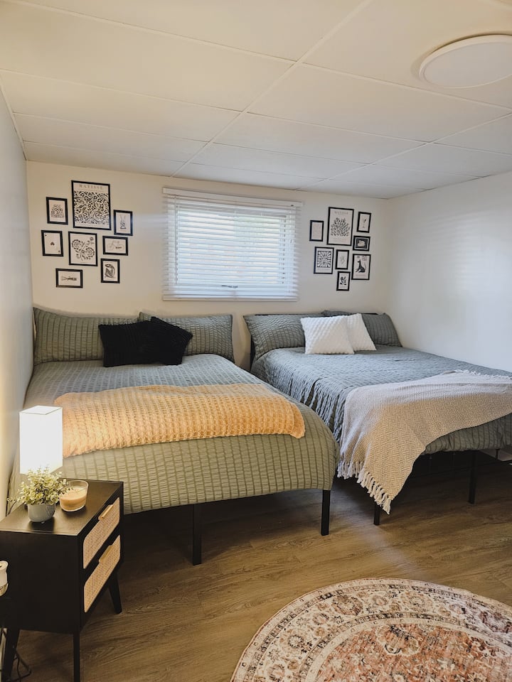 Cozy Boho 4plex | Full Unit | 1k + 2q Beds - Innisfail, AB, Canada