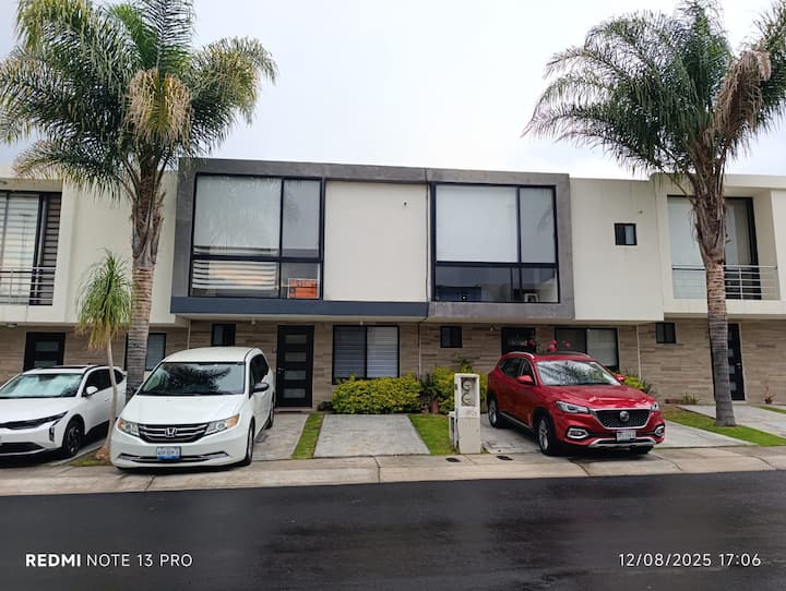 El Refugio Residencial 
Casa3 Rec Con Gym Alberca - Santiago de Querétaro