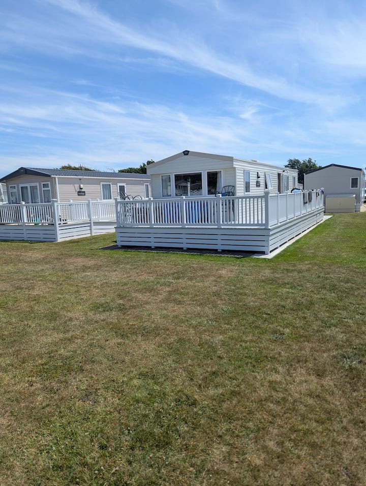 Shelly The Caravan - Sleeps 8. Hoburne Naish. - New Milton