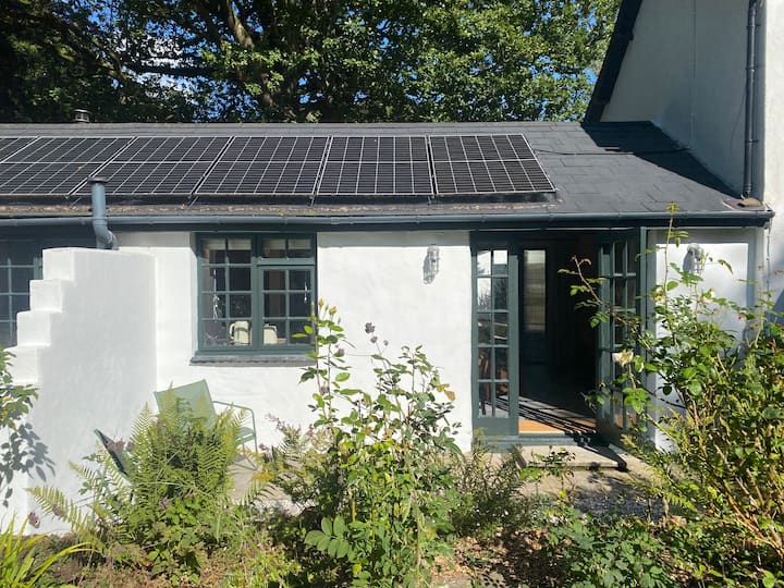 A Cosy Garden Retreat On The Edge Of The Woods. - Usk