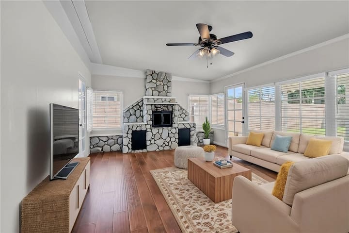 Charming 3-bed Home In Wood Street - Riverside, CA