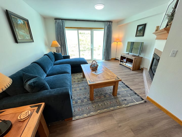 Bluebird Chalet | On Ski Shuttle Route - Big Sky, MT