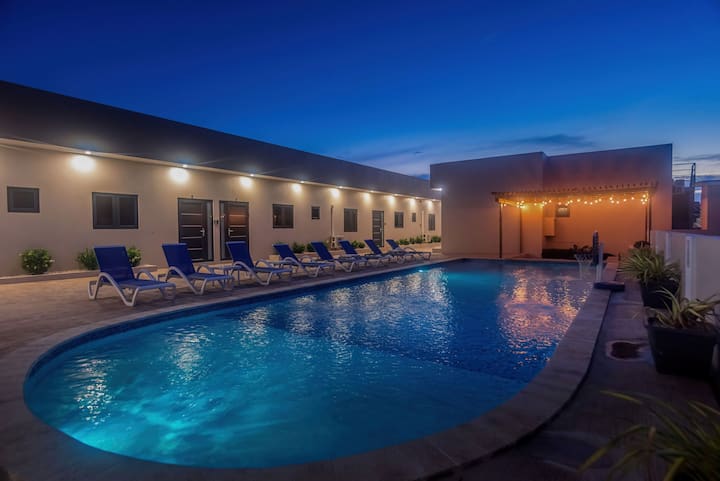Palm Beach Hideaway #5 · Poolfront · Rooftop - Aruba