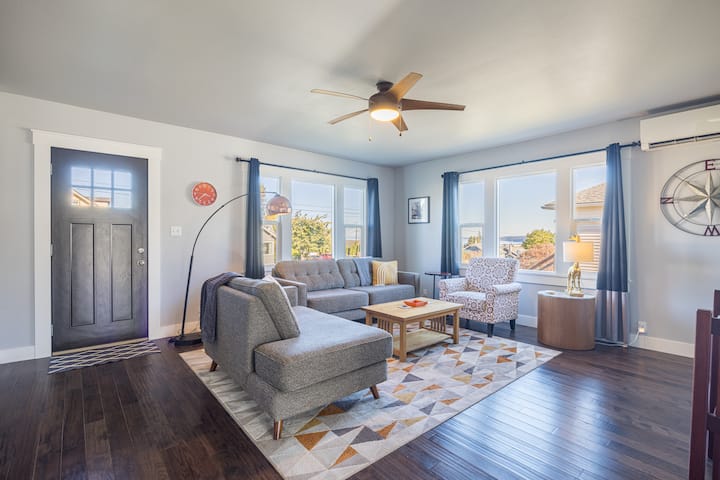 Cedar To Sea Cottage - Mountain & Water Views - Port Angeles