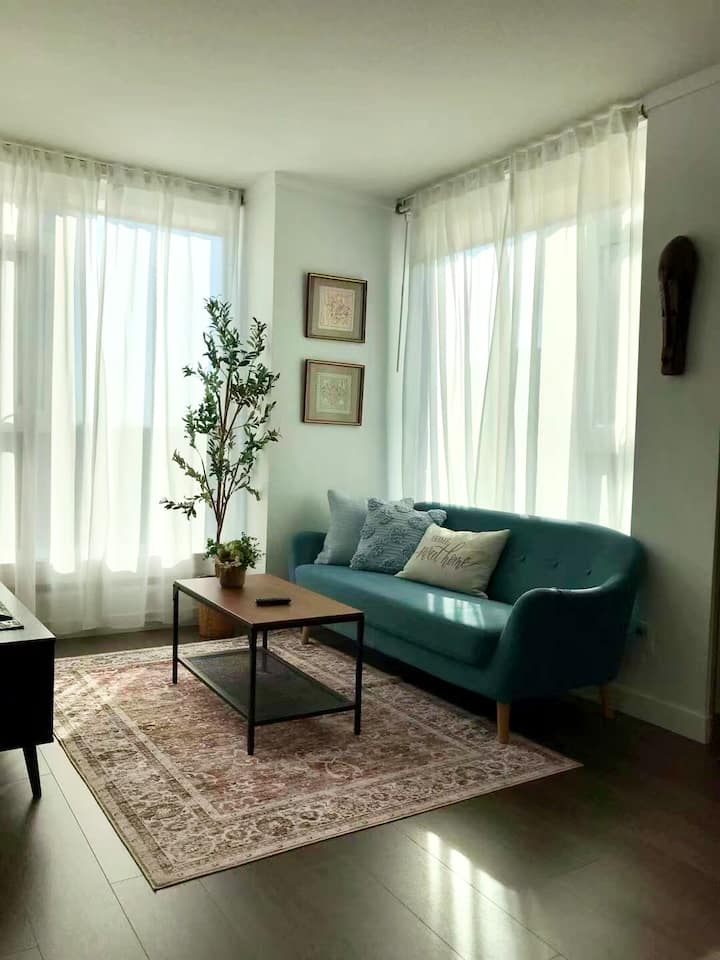 Central Surrey2b2b @Skytrain &Plaza - Surrey