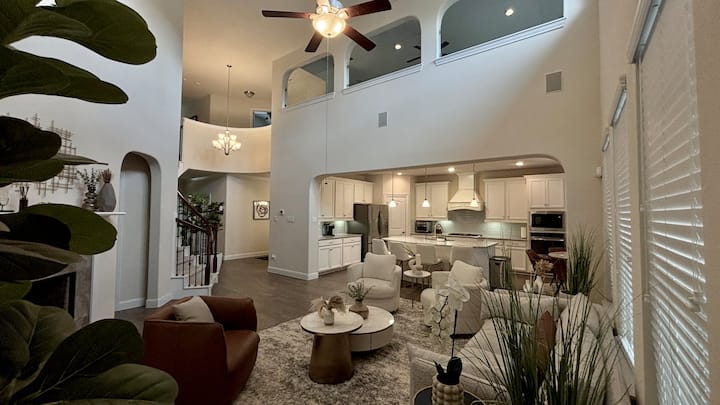 Modern Luxurious Retreat W/ Pool & Spa | Creekside - Tomball, TX