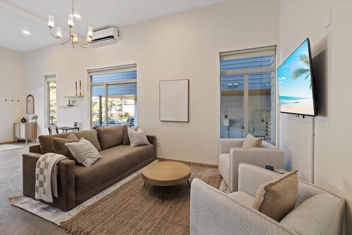 New & Modern Main Floor 2 Bedroom Apartment! - Spokane, WA