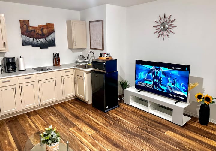 Enjoy A Quiet And Spacious Floor In Strict Privacy - United States