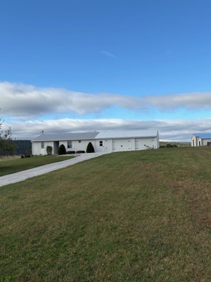 Windy Ridge Farm Guest Cottage - Michaux State Forest, Shippensburg