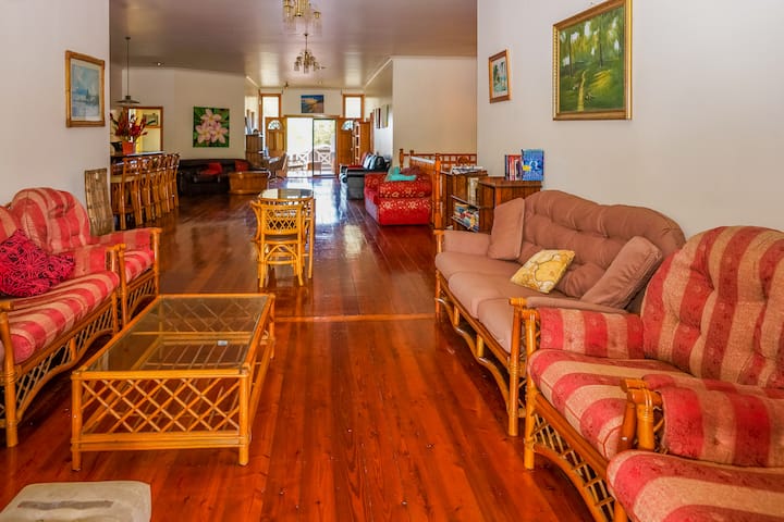 Family Room | 4 Adults | Wifi | Pool | Breakfast - Apia