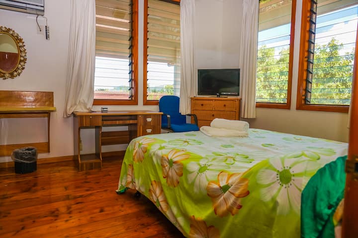 Family Ensuite Retreat 100-year-old Heritage - Apia