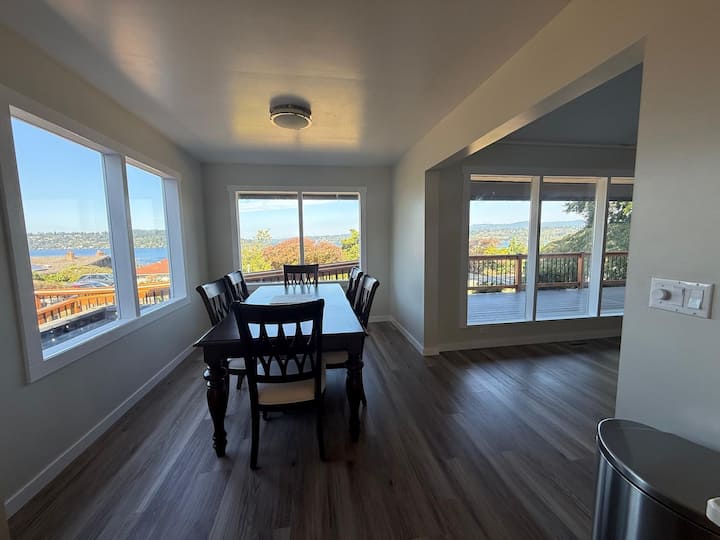 Charming Home Near The Lakeside ! - Renton, WA