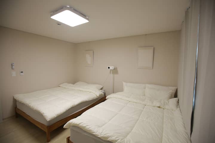 벚꽃엔딩/감성숙소/친절/연박할인/전기벽난로/넷플릭스무료/오락실게임/황리단길5분/관광지10분 - Gyeongju-si