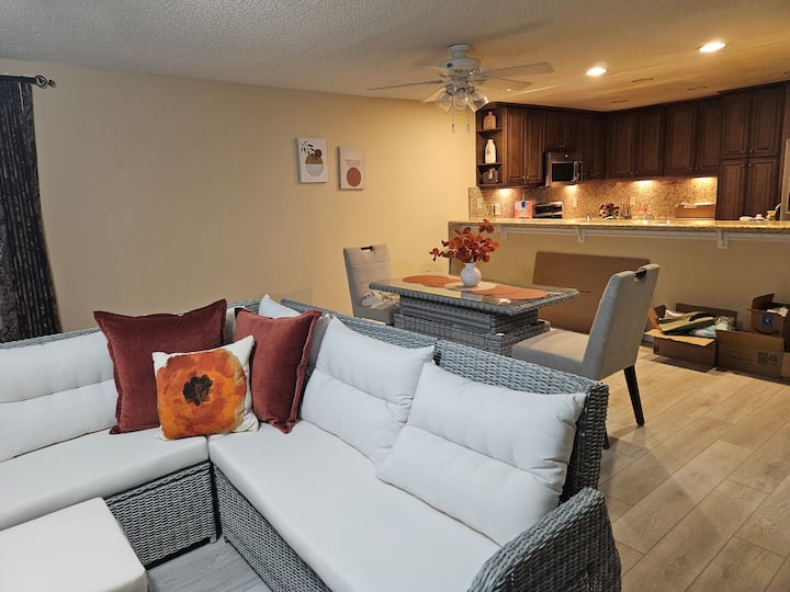 Spacious Waterview W/pool & Walk To Shops/eateries - Titusville, FL