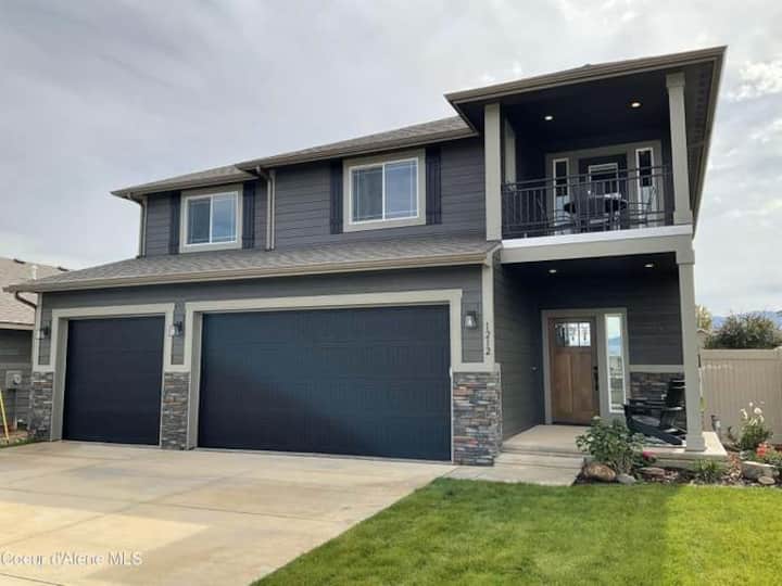 Cozy Modern River & Lake Retreat In Post Falls - Post Falls, ID