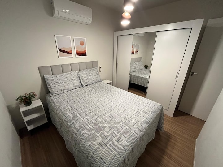 Apê Completo, Com Ar Condicionado Próximo à Uel - Londrina