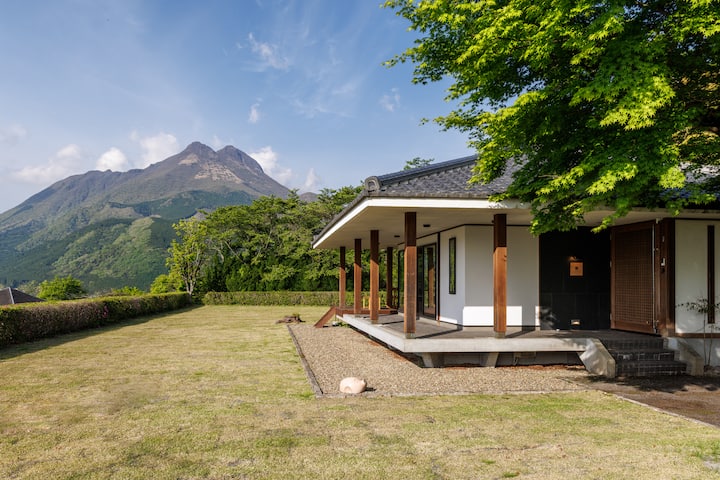 湯布院の一棟貸し｜広い庭と源泉かけ流し温泉の絶景ヴィラ｜Lento - Japan