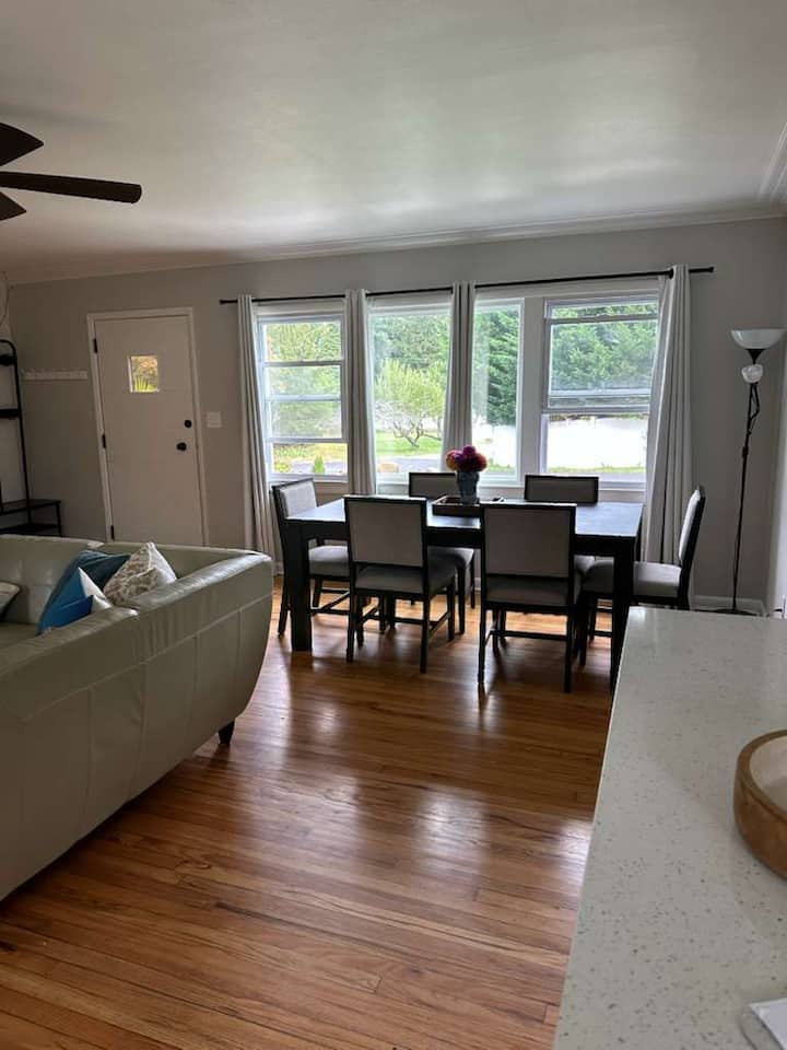 Peaceful 2br Stay Near Beaches & Attractions - Broadway, NY