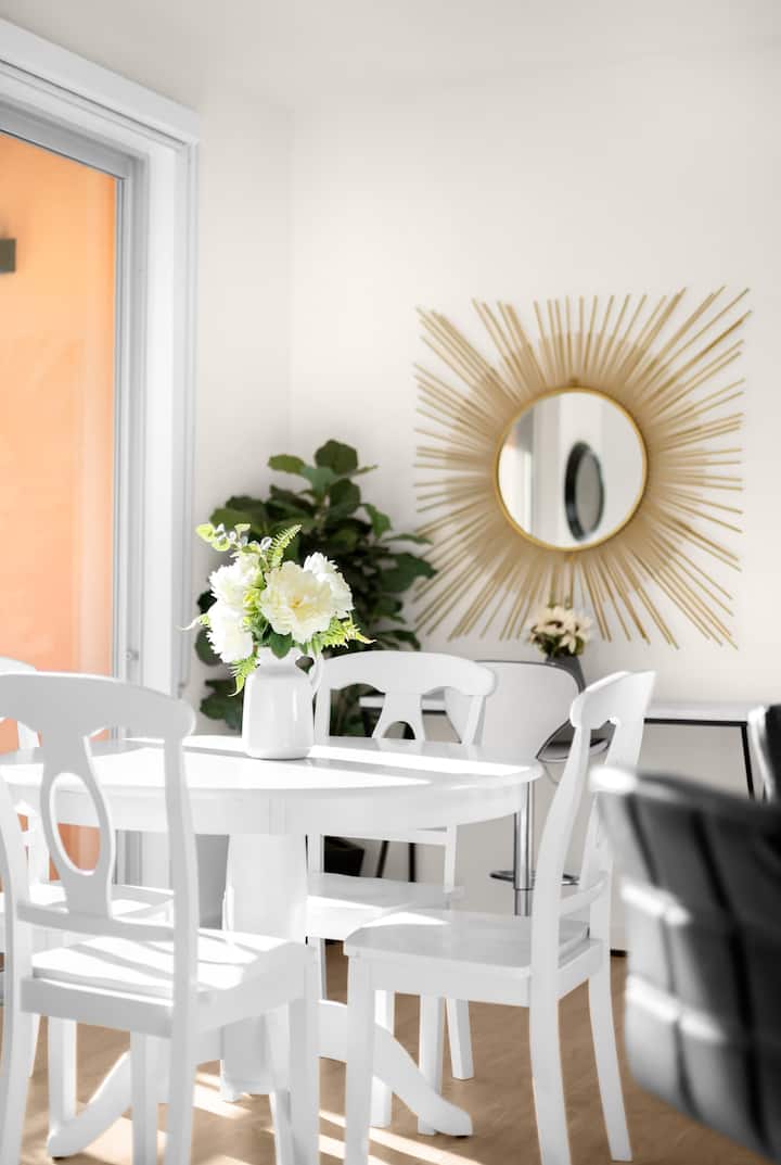 Resort-style 2 Bedroom Apartment By Spectrum Mall - Irvine, CA